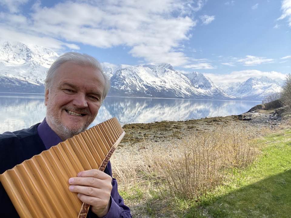 Hjerteforedrag og panfløyte i Hellekirken